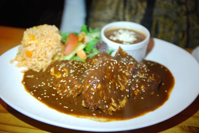 Ein kulinarisches Abenteuer mit der Mole Poblano Sauce im Restaurant ...